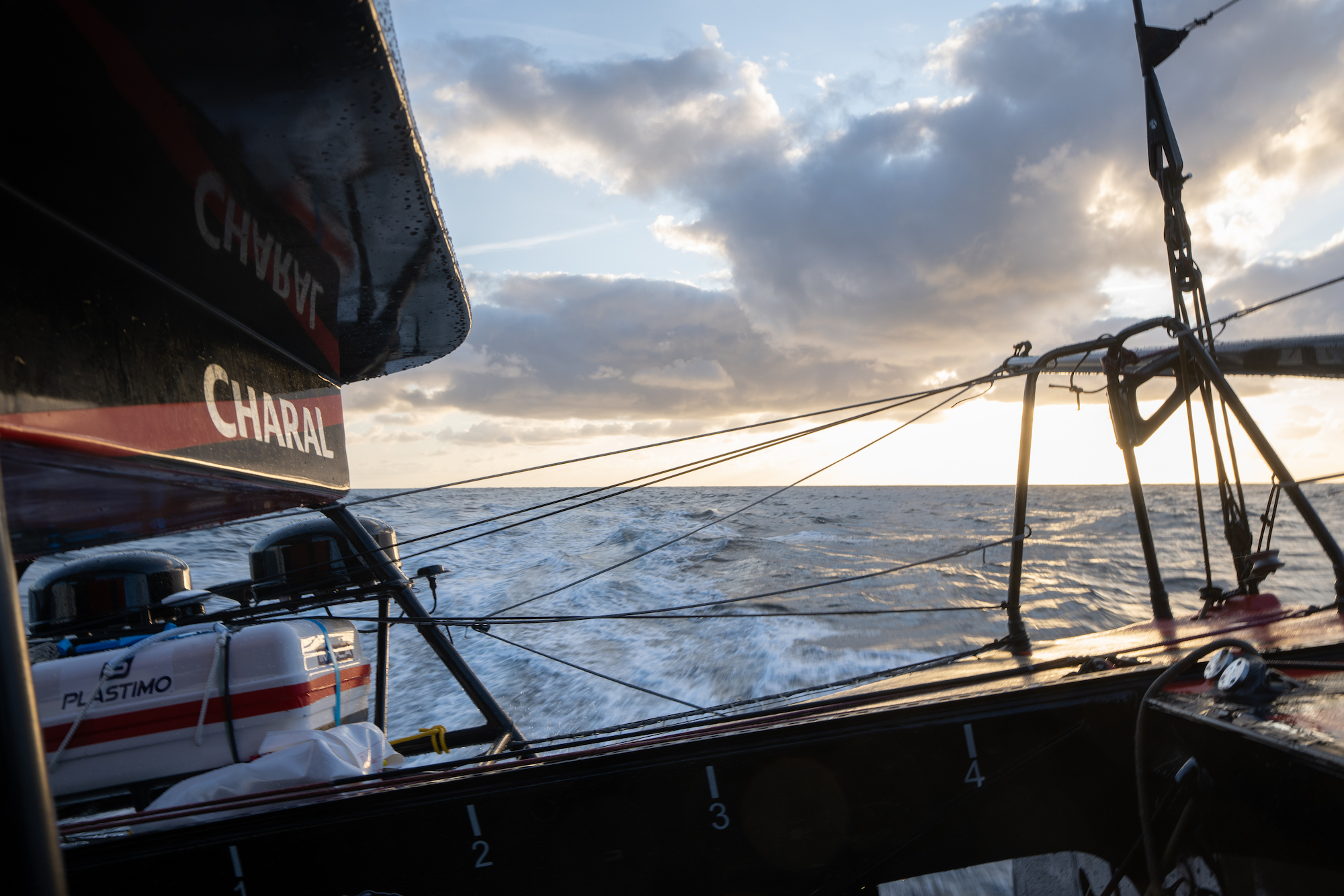 Route du Rhum : Jérémie Beyou en embuscade | Charal Sailing Team